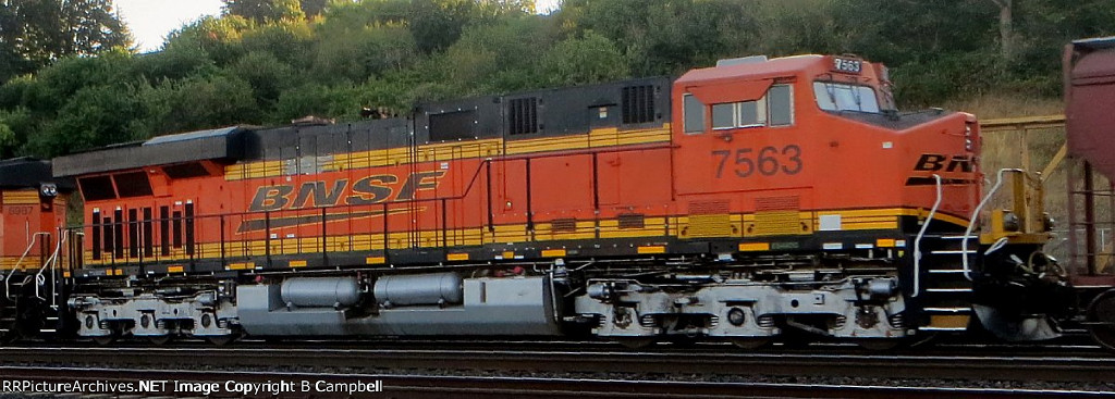 BNSF 7563